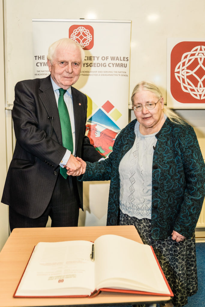 Mrs Sally Roberts Jones: cariad at lyfrau - The Learned Society of Wales